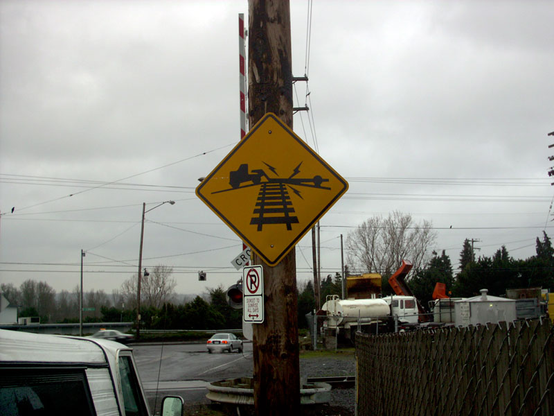 Greatest Railroad Crossing Warning Diamond EVER | The ZehnKatzen Times